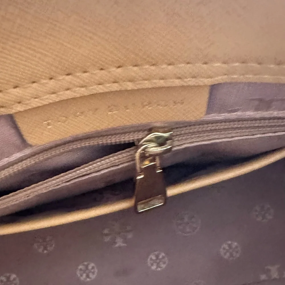 Tory Burch | Bags | Tory Burch Emerson Tan Leather Tote Structured ...